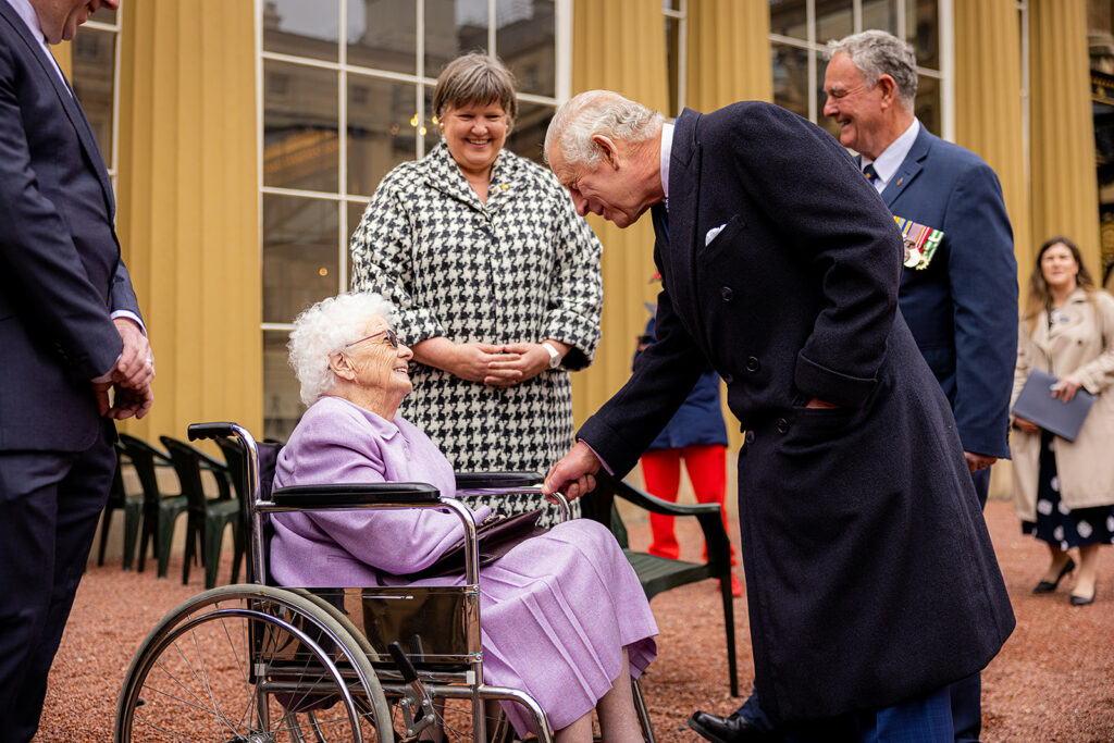 Legacy flame receives royal welcome in London | Legacy